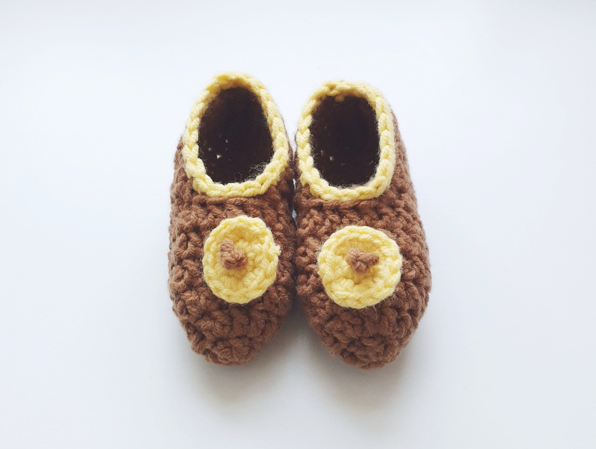 Quick Crochet Baby Slippers- Free Pattern - Yarn Craftee