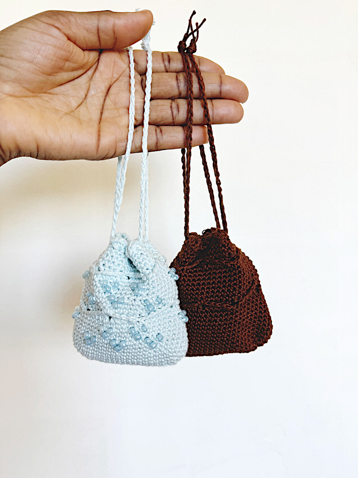 Mini Crochet Pouch with Beads- Free Pattern - Yarn Craftee
