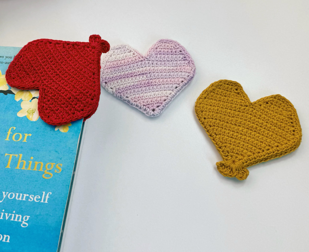 Heart Shaped Crochet Bookmark -Free Pattern - Yarn Craftee